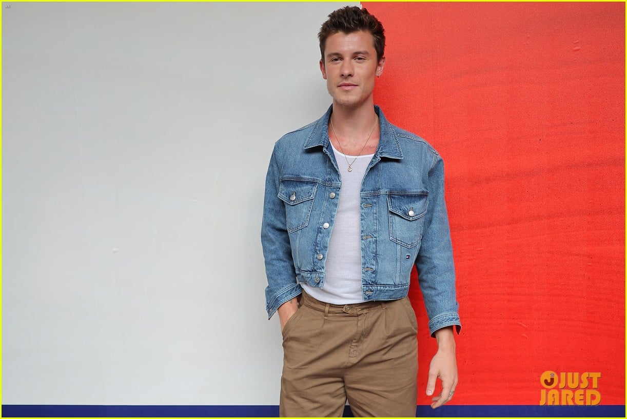 Shawn Mendes Shows Off a Bad Sunburn in New Shirtless Pics, is Visibly ...