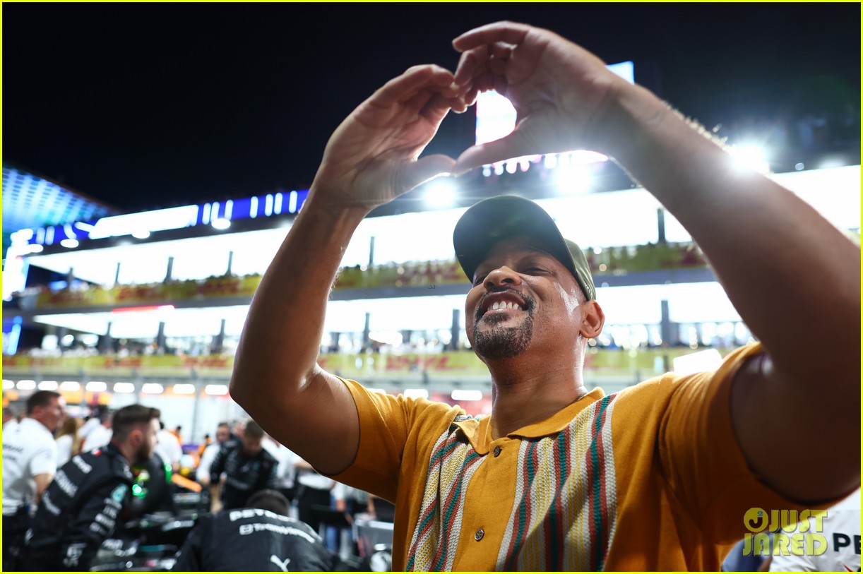 Will Smith Supports Lewis Hamilton at F1 Saudi Arabia Grand Prix ...