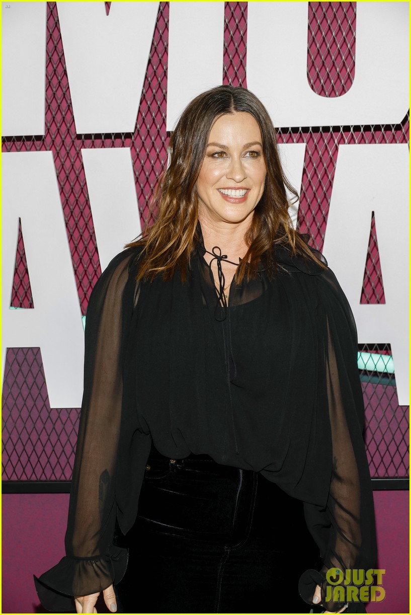 Alanis Morissette, Lainey Wilson & More Hit Red Carpet Before Their ...