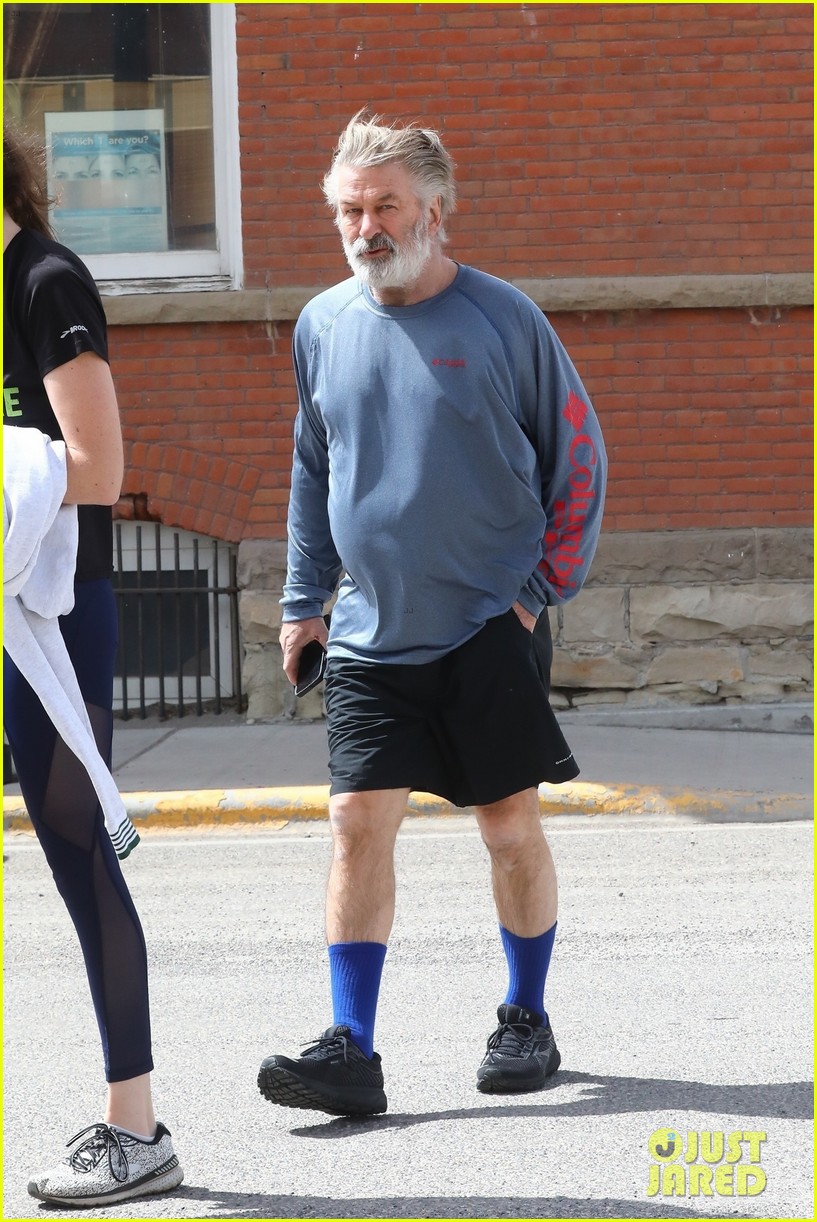 Alec Baldwin Works With Horses & Gears Up As Sheriff In New 'Rust' Set ...