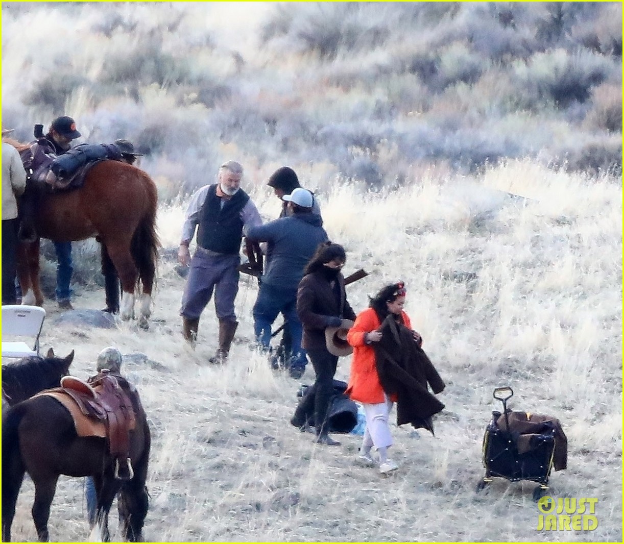 Alec Baldwin Works With Horses & Gears Up As Sheriff In New 'Rust' Set ...