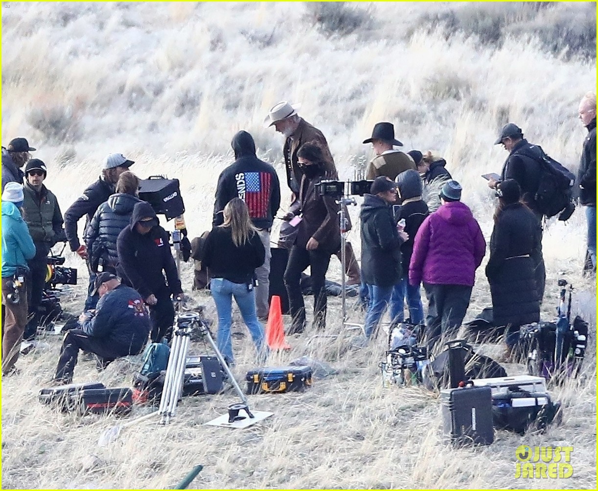 Alec Baldwin Works With Horses & Gears Up As Sheriff In New 'Rust' Set ...