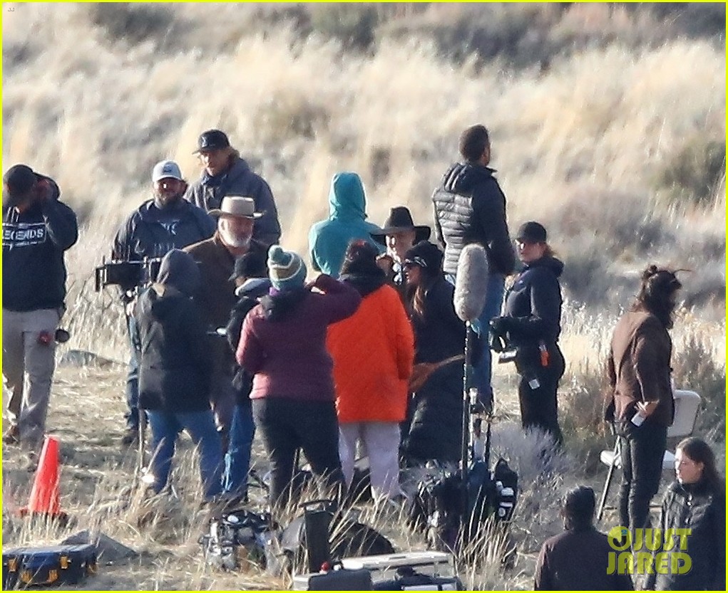 Alec Baldwin Works With Horses & Gears Up As Sheriff In New 'Rust' Set ...