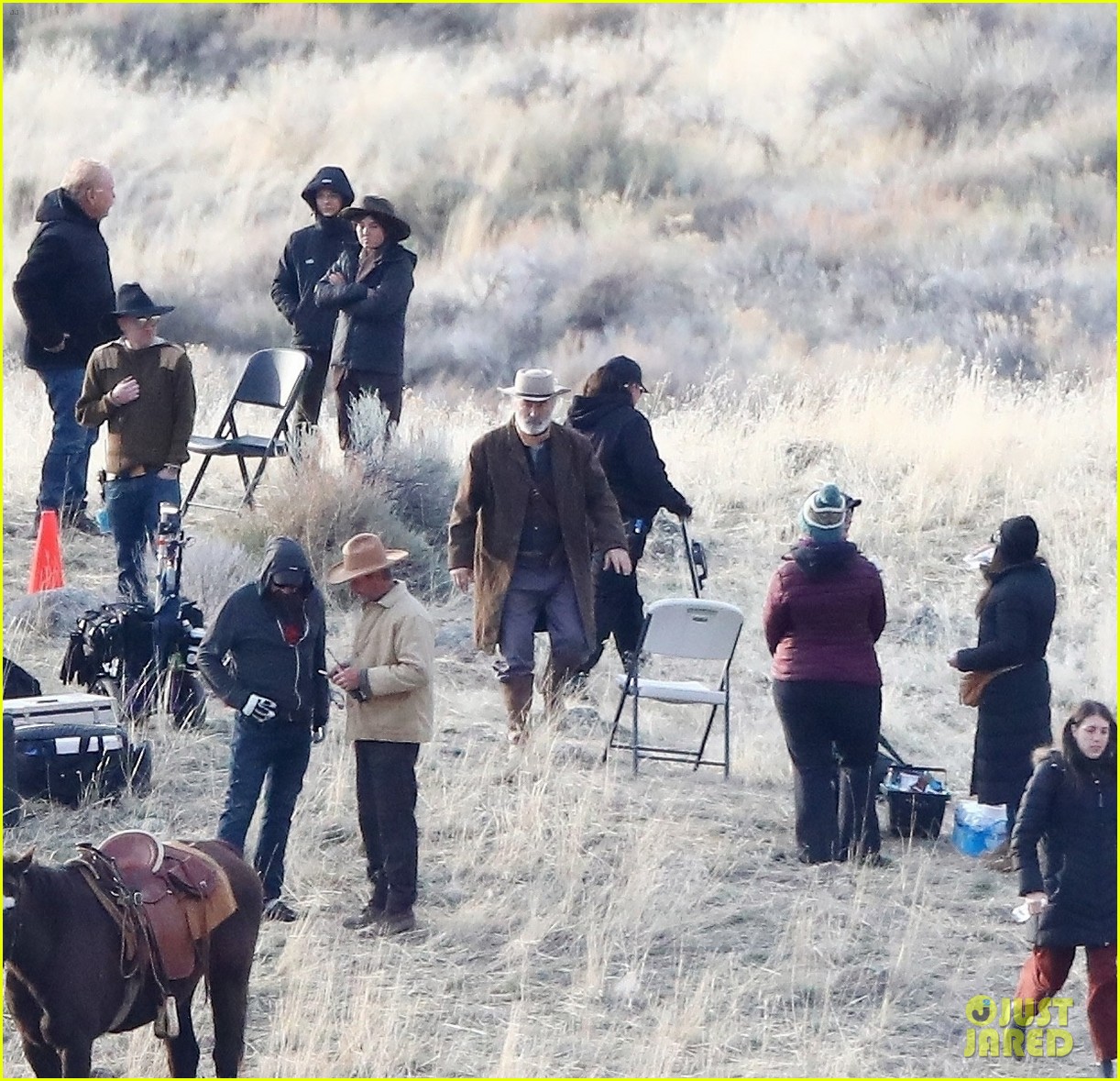 Alec Baldwin Works With Horses & Gears Up As Sheriff In New 'Rust' Set ...