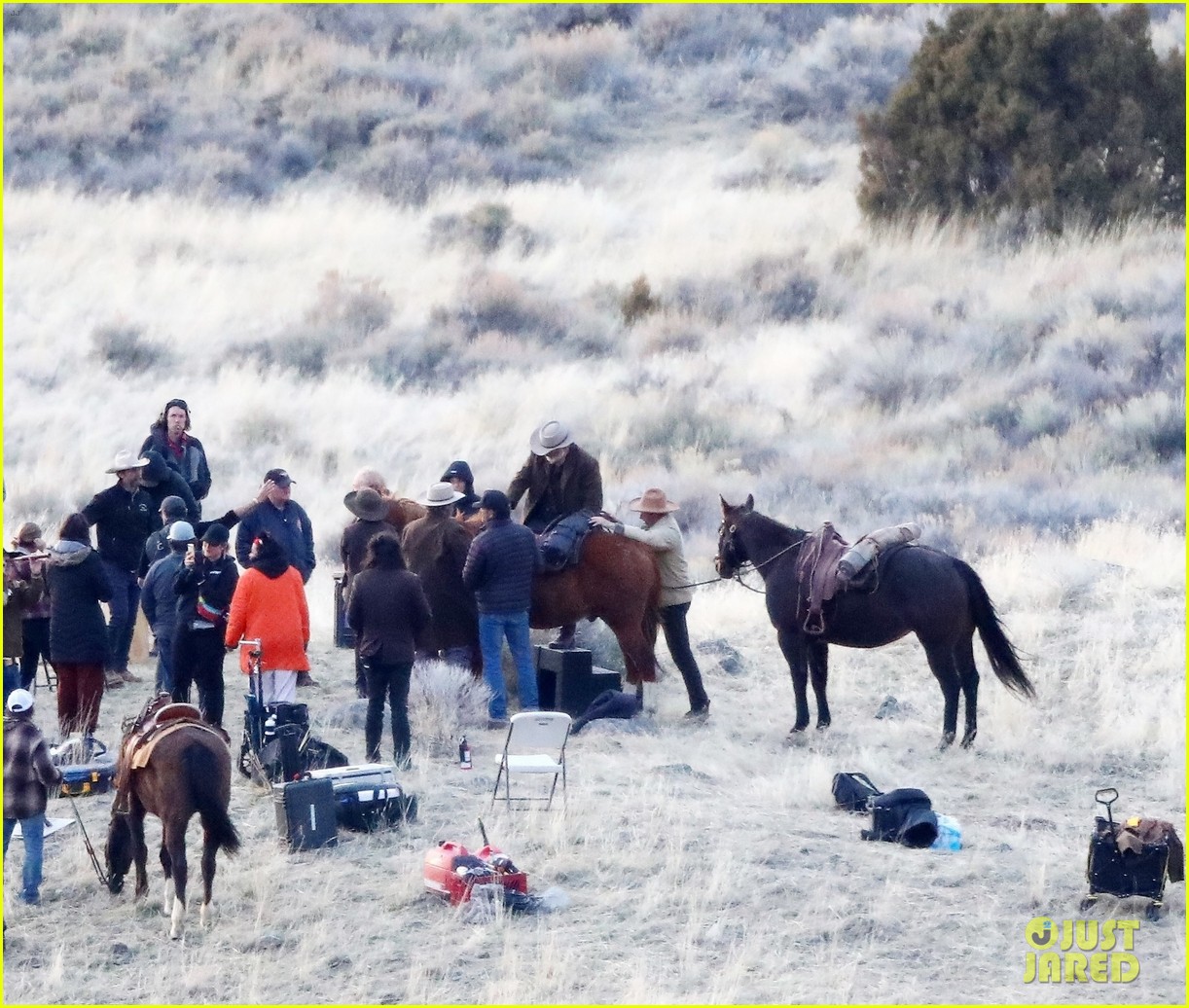 Alec Baldwin Works With Horses & Gears Up As Sheriff In New 'Rust' Set ...