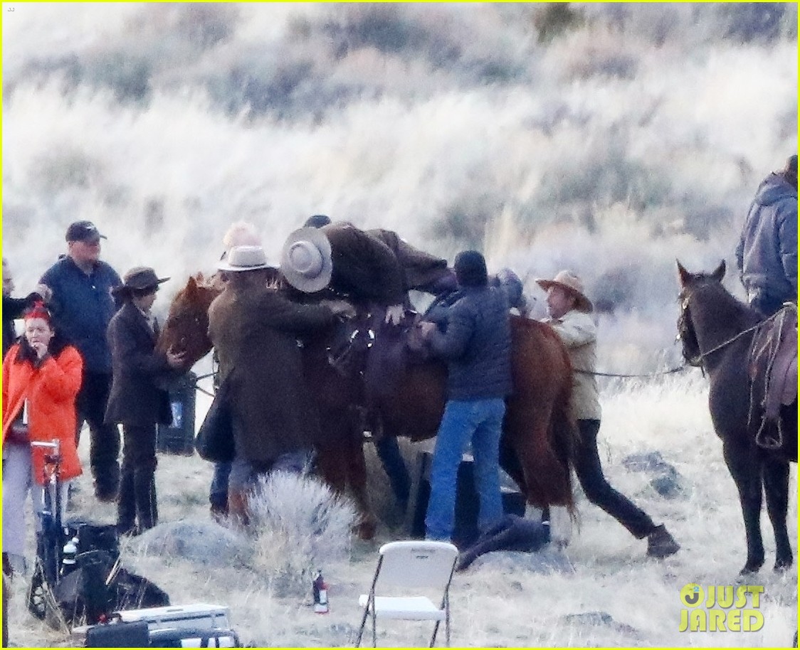 Alec Baldwin Works With Horses & Gears Up As Sheriff In New 'Rust' Set ...