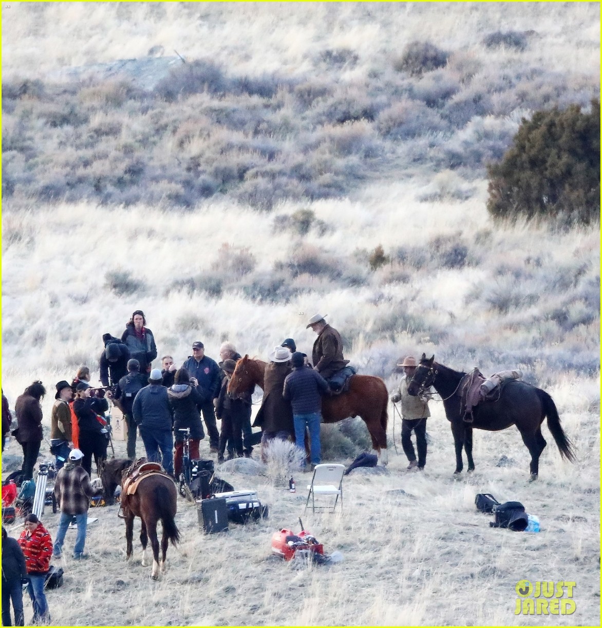 Alec Baldwin Works With Horses & Gears Up As Sheriff In New 'Rust' Set ...