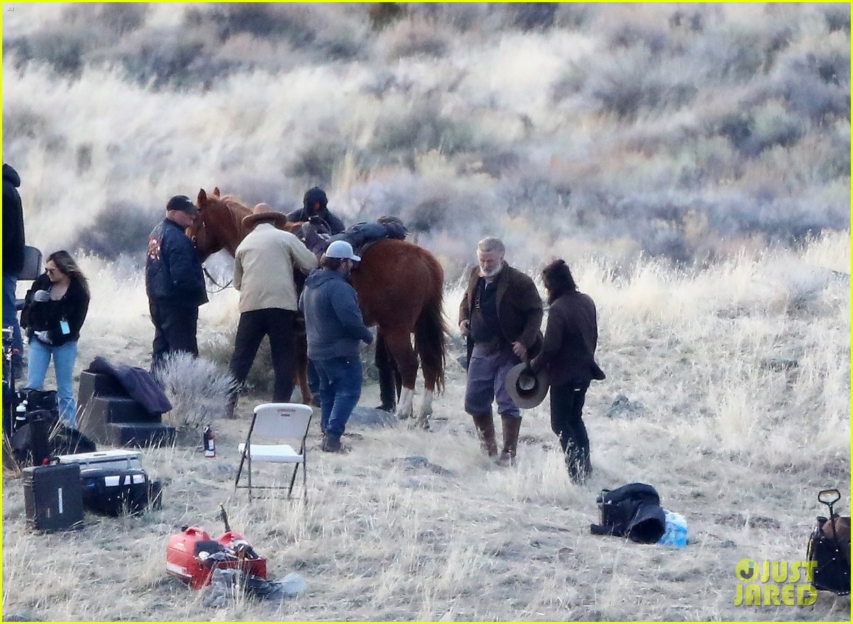Alec Baldwin Works With Horses & Gears Up As Sheriff In New 'Rust' Set ...
