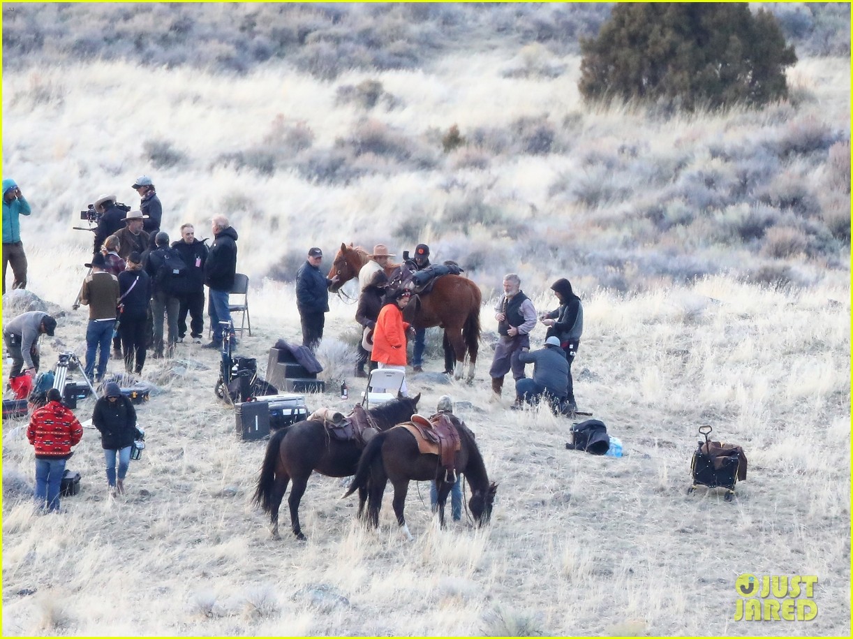 Alec Baldwin Works With Horses & Gears Up As Sheriff In New 'Rust' Set ...
