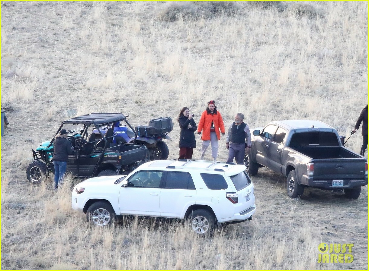 Alec Baldwin Works With Horses & Gears Up As Sheriff In New 'Rust' Set ...