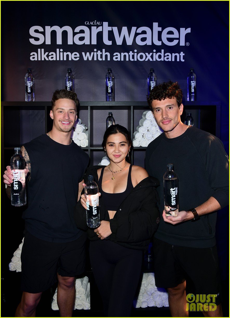 Steve Aoki Threw a Cake in TikTok Star Blake Gray's Face During a Late ...