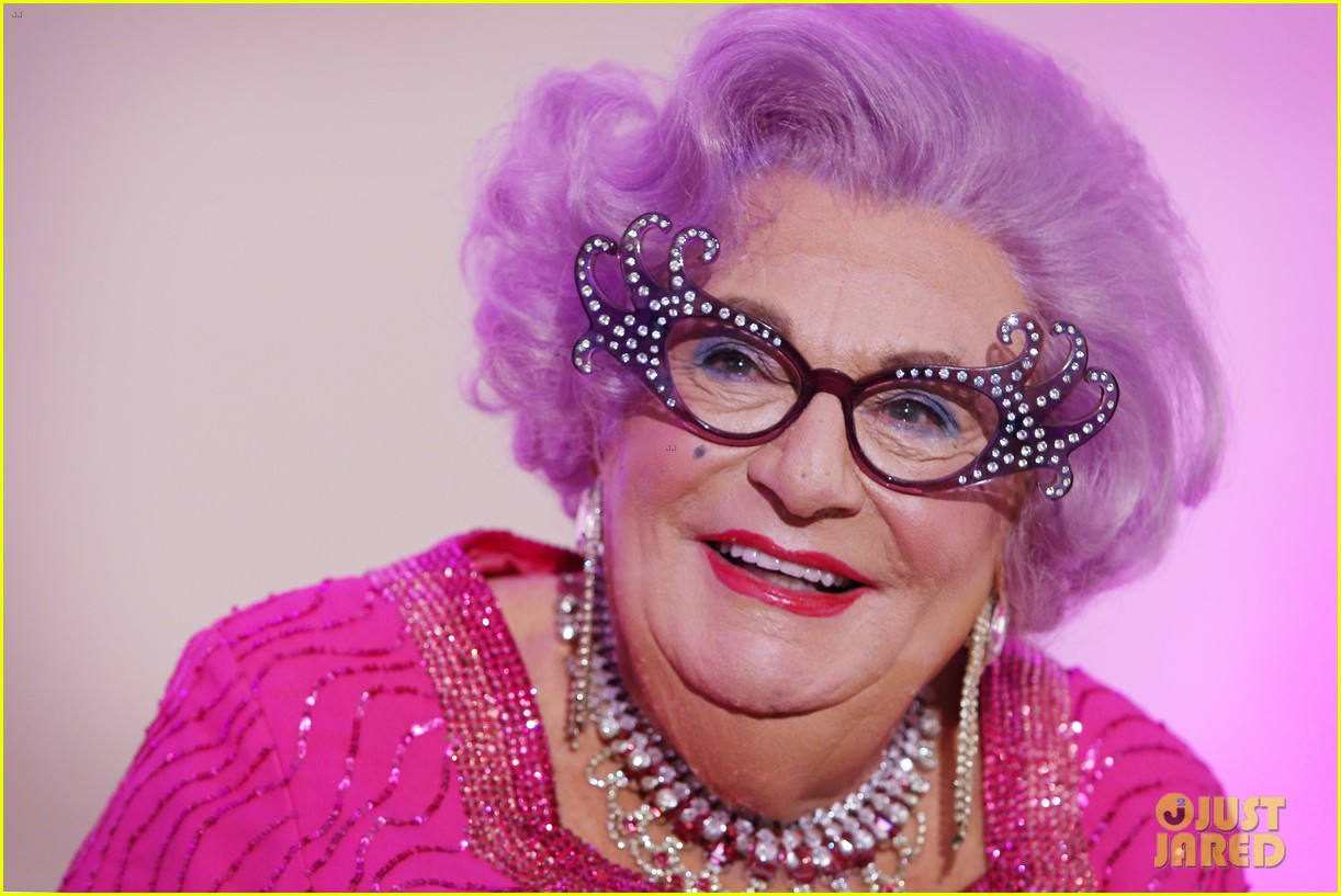 Barry Humphries, AKA Dame Edna Everage, Dies at Age 89: Photo 4923197 ...