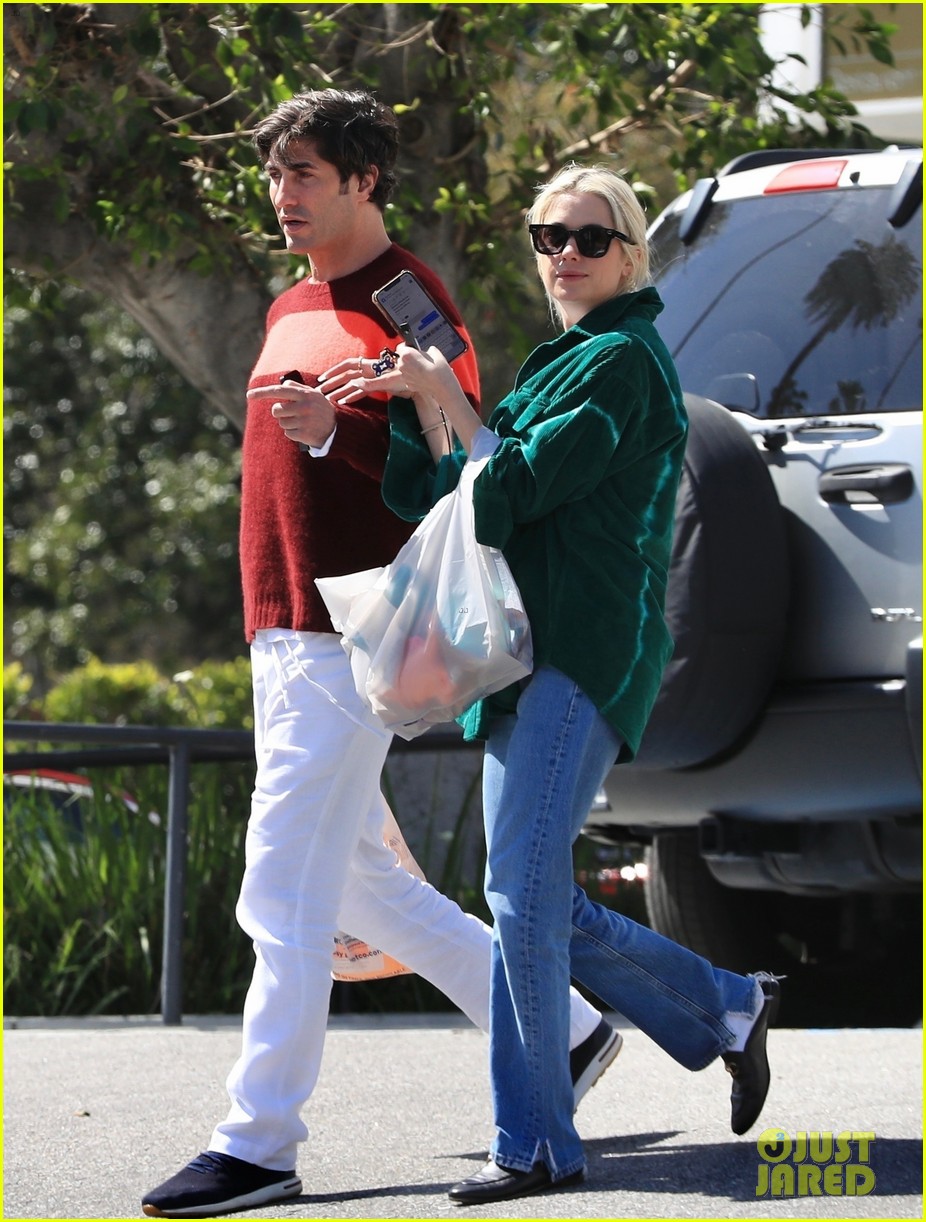 Ashley Benson & Boyfriend Brandon Davis Hold Hands While Running ...