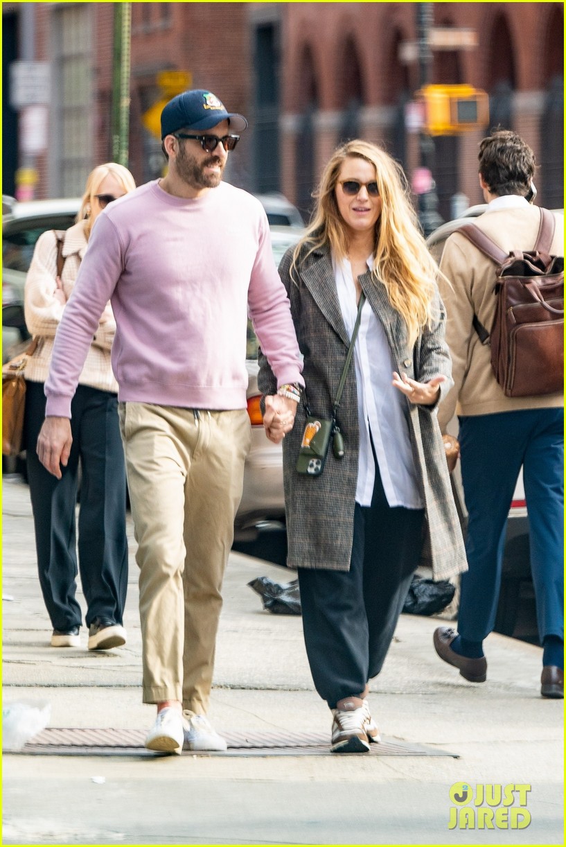 Blake Lively & Ryan Reynolds Enjoy an Early Morning Stroll Together ...