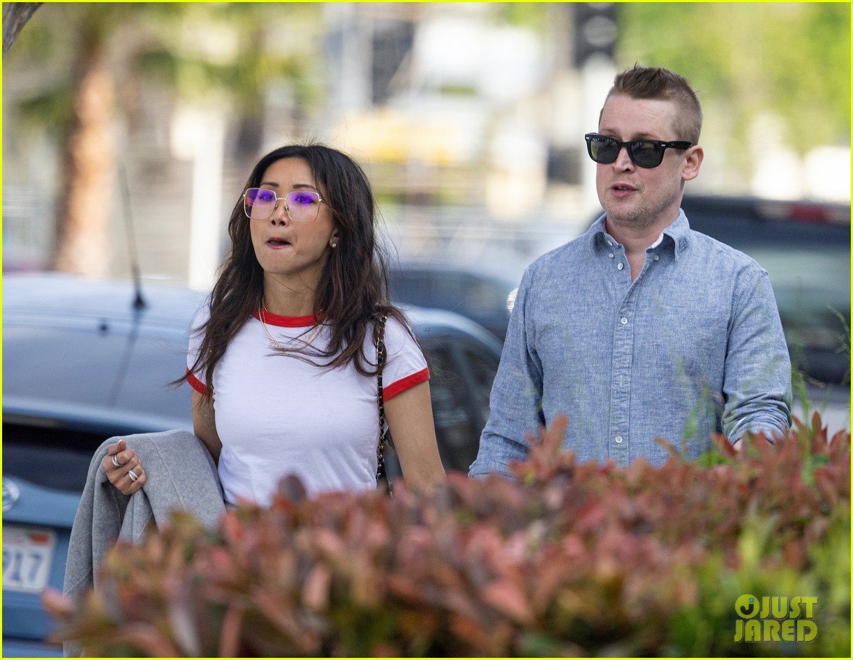 Macaulay Culkin & Brenda Song Seen Taking A Stroll Together In A Rare ...