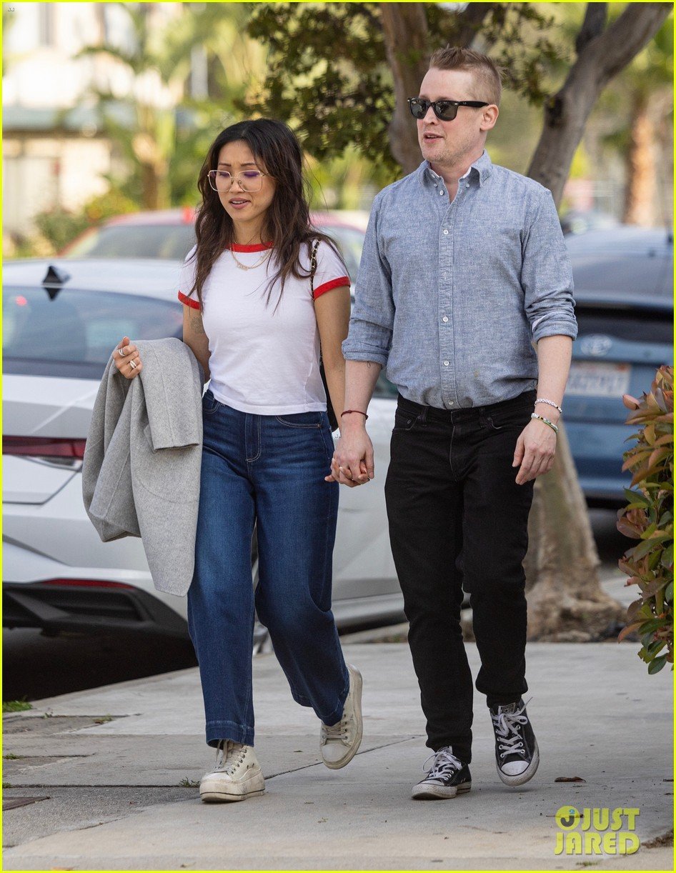 Macaulay Culkin & Brenda Song Seen Taking A Stroll Together In A Rare ...