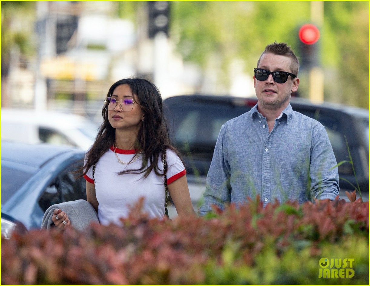 Macaulay Culkin & Brenda Song Seen Taking A Stroll Together In A Rare ...