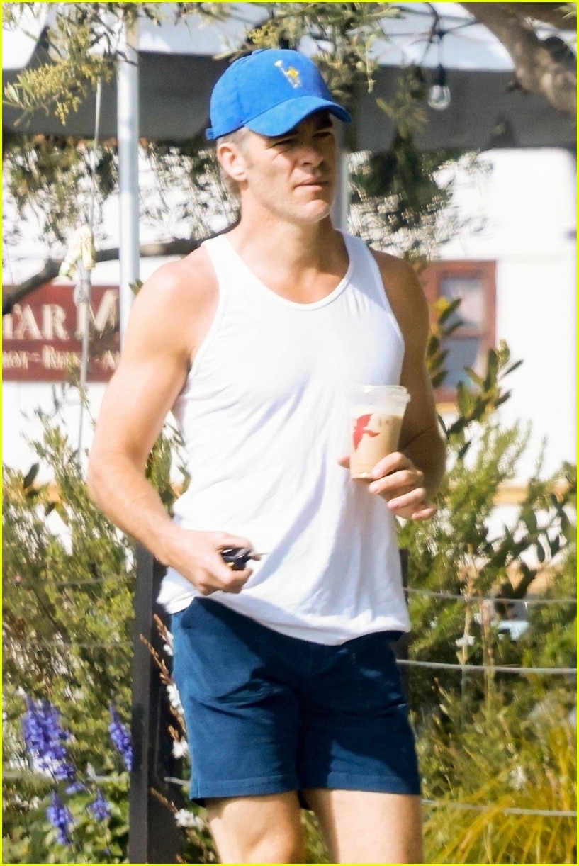 Chris Pine Rocks a Pair of Short-Shorts While Exiting a Dance Studio ...