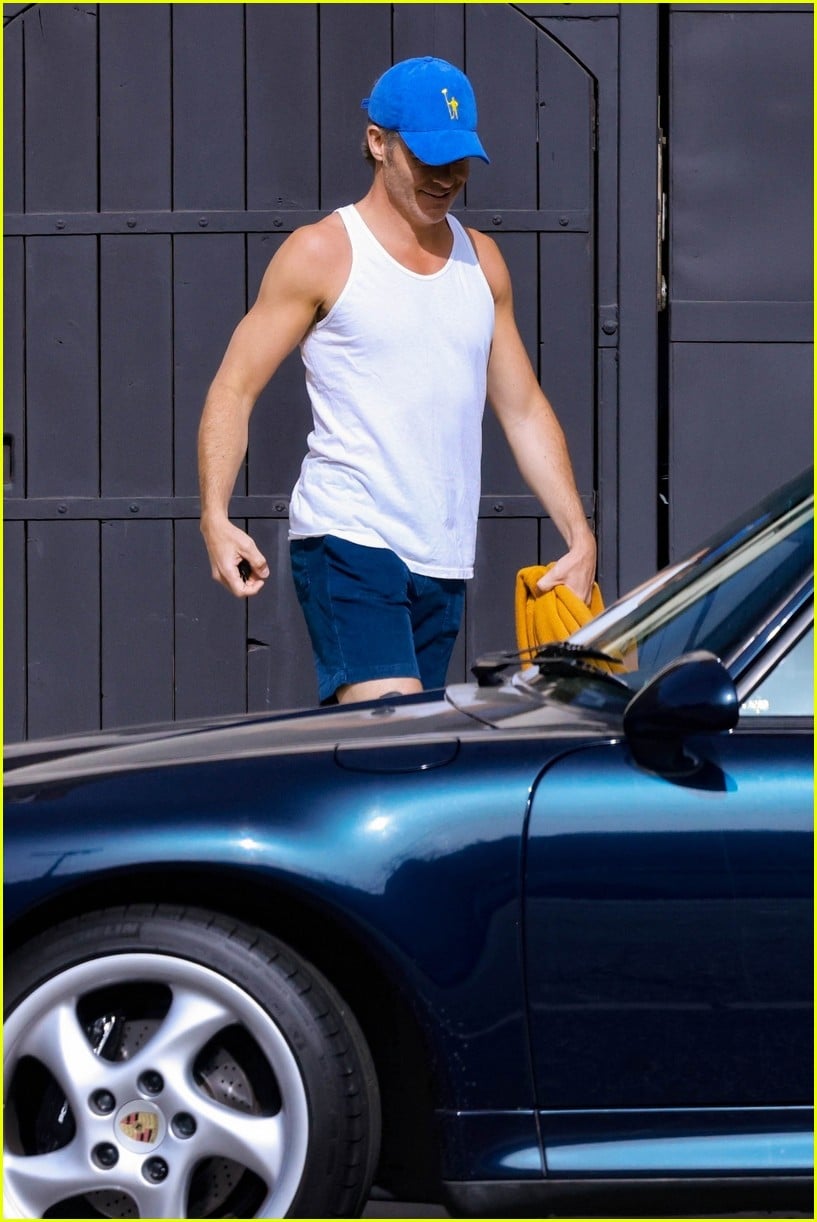 Chris Pine Rocks a Pair of Short-Shorts While Exiting a Dance Studio ...