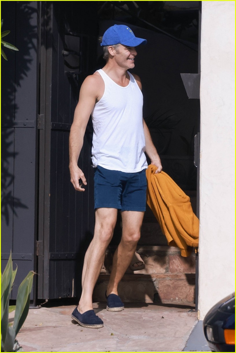 Chris Pine Rocks a Pair of Short-Shorts While Exiting a Dance Studio ...