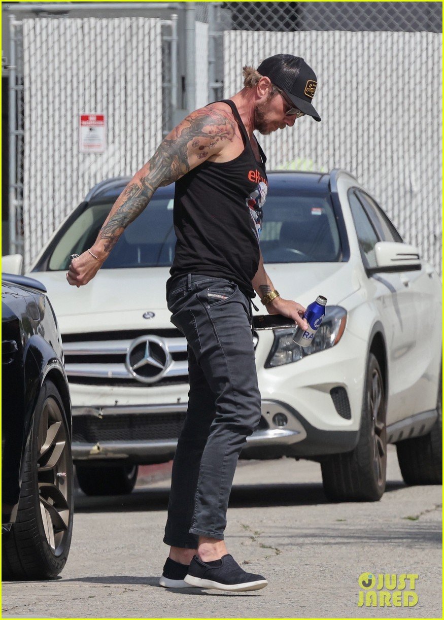 Dax Shepard Shows Off Tattooed Muscles While Out Running Errands in L.A ...