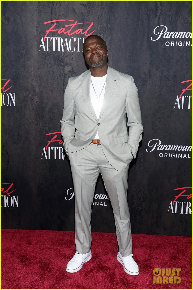 Amanda Peet Gets Support From BFF Sarah Paulson, Carla Gallo ...