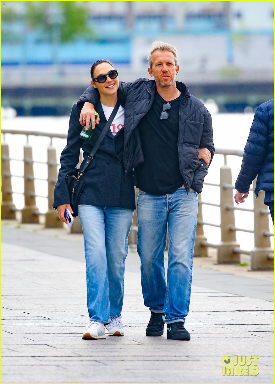 Gal Gadot Spotted Sightseeing in NYC with Husband Jaron Versano, Helps Tiffany & Co. Reopen ...