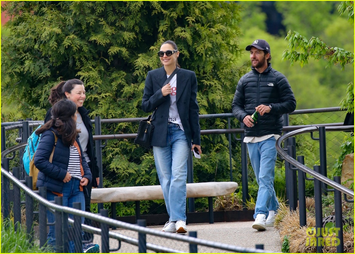 Gal Gadot Spotted Sightseeing in NYC with Husband Jaron Versano, Helps ...
