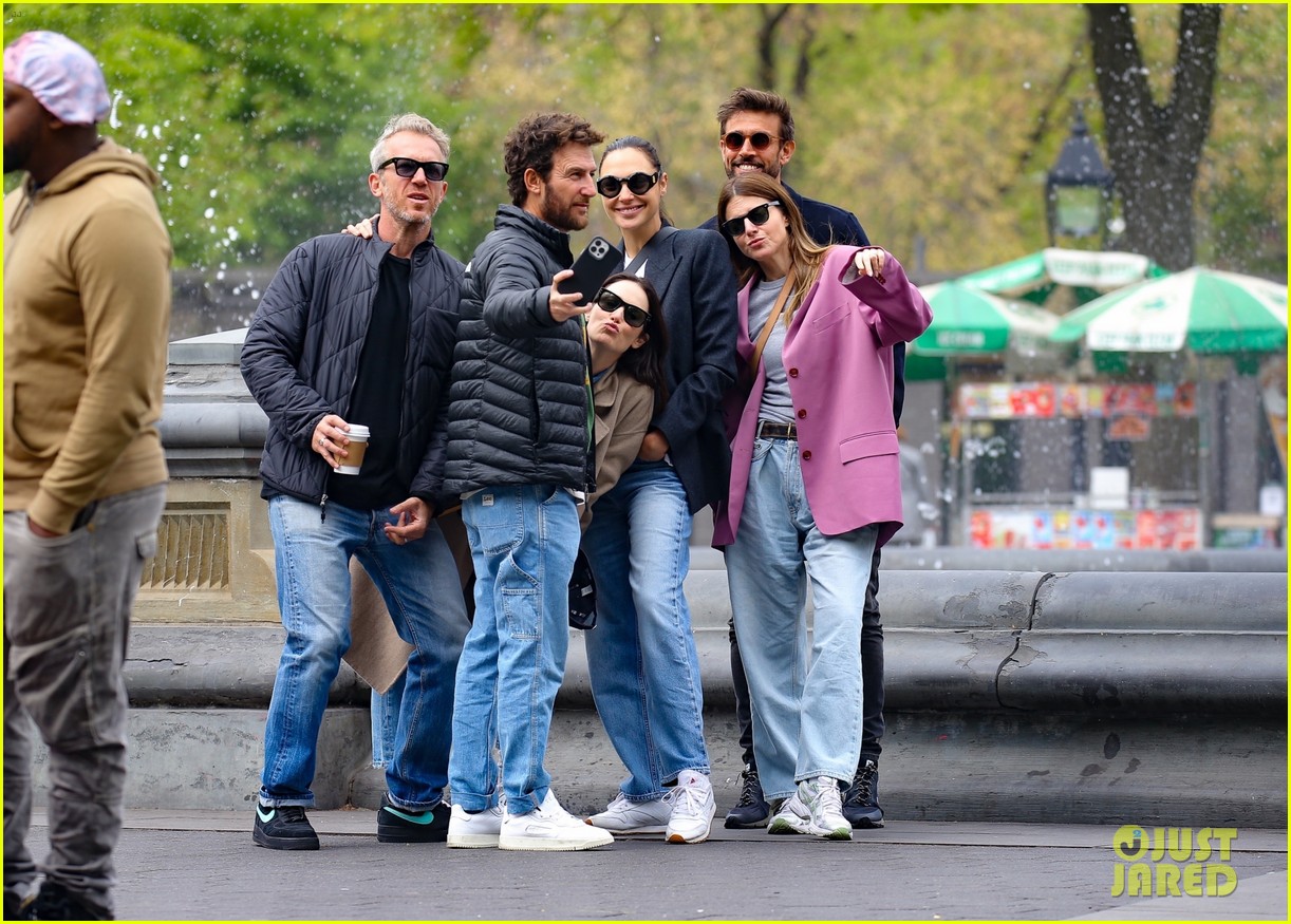 Gal Gadot Spotted Sightseeing in NYC with Husband Jaron Versano, Helps ...