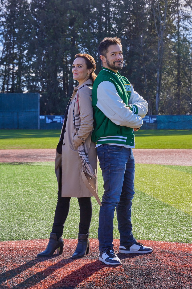 Erin Cahill & Marco Grazzini Fall Back In Love On The Baseball Field in ...