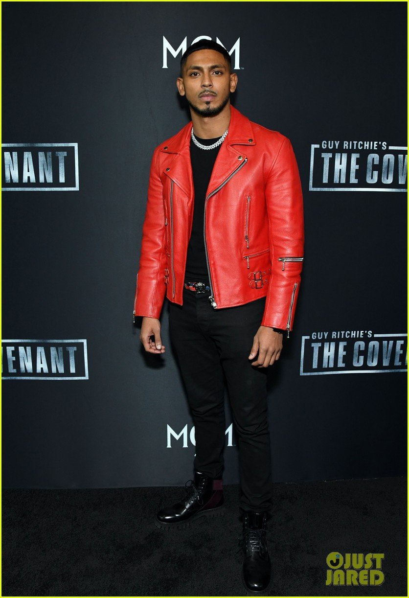 Jamie Lee Curtis is a Proud Godmother at Jake Gyllenhaal's 'The ...