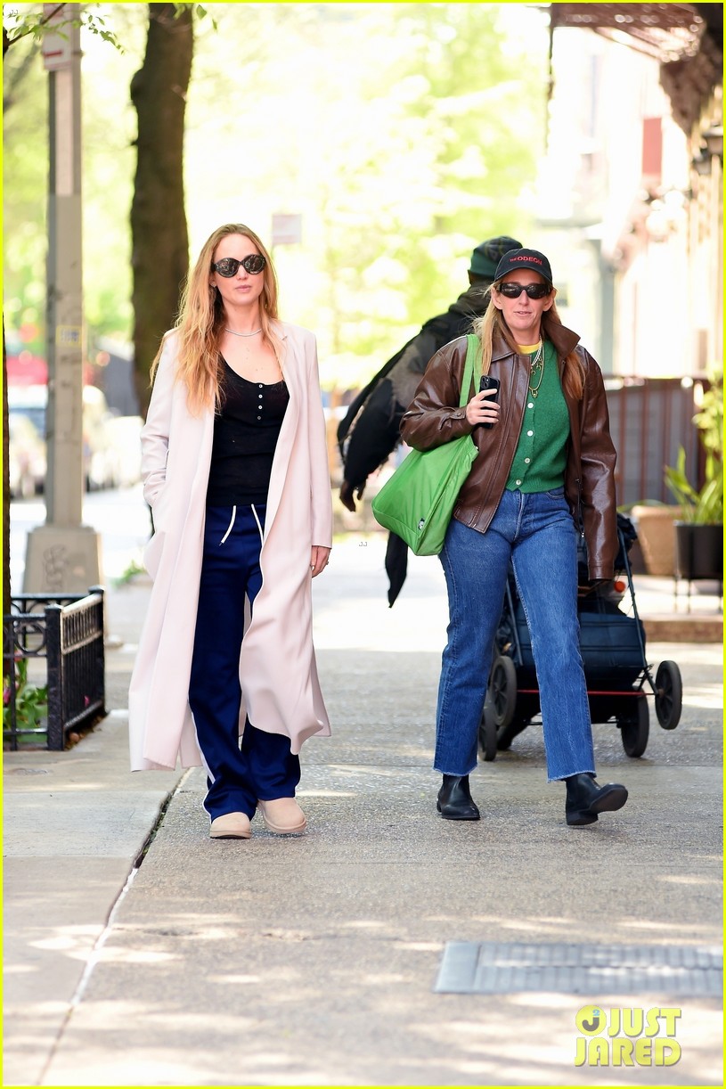 Jennifer Lawrence Goes For Afternoon Stroll with Friend in NYC: Photo ...