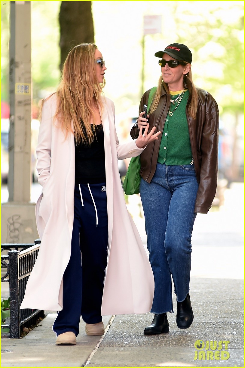 Jennifer Lawrence Goes For Afternoon Stroll with Friend in NYC: Photo ...