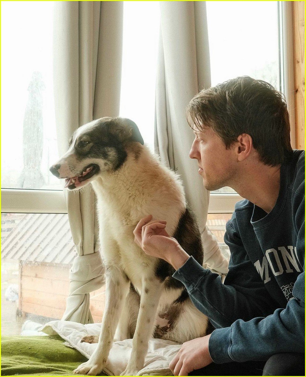 Joey King Adopts a Dog in Romania While Filming New Series: Photo ...