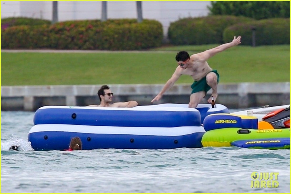 Nick Jonas Shirtless Photo From 2019 Goes Viral on Twitter - Look Back at More Photos From That ...