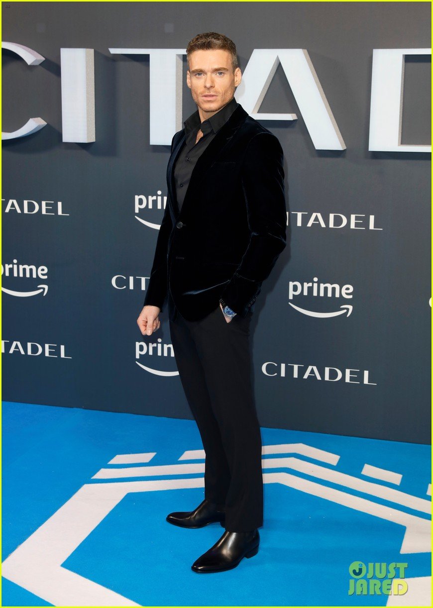 Priyanka Chopra & Nick Jonas Look So in Love at 'Citadel' London ...