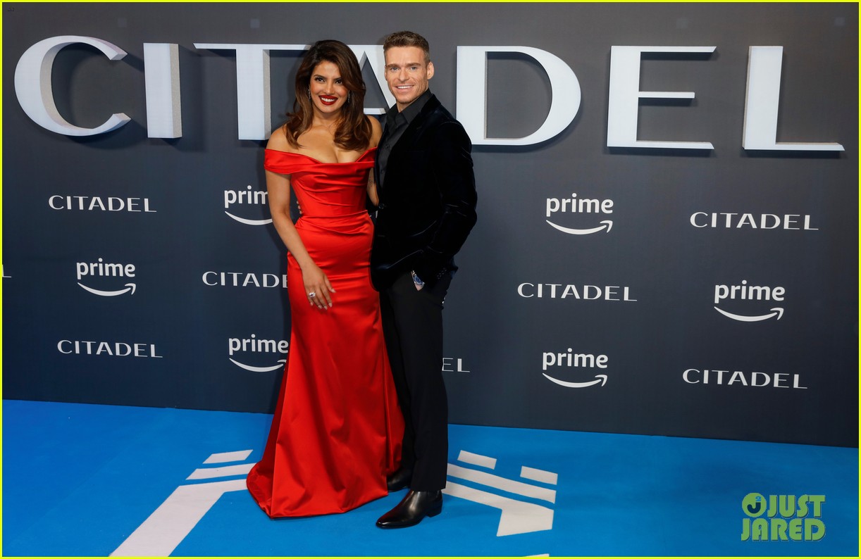 Priyanka Chopra & Nick Jonas Look So in Love at 'Citadel' London ...