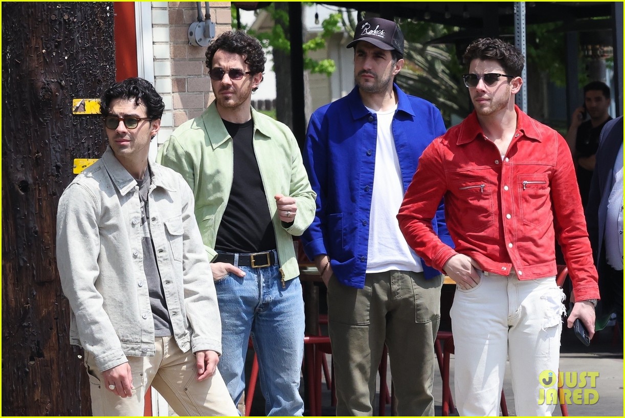 Nick, Joe, & Kevin Jonas Grab Lunch Together in Los Angeles: Photo 4924424 | Joe Jonas, Jonas ...