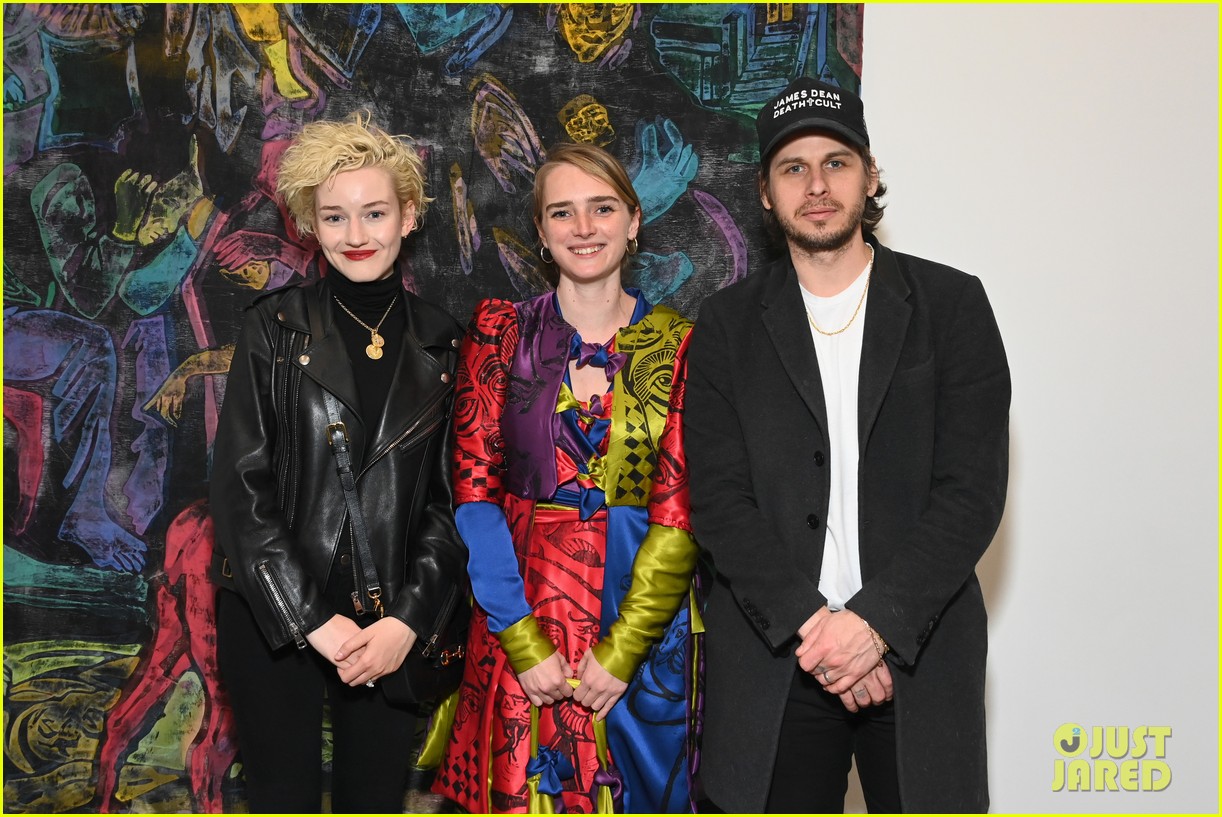 Julia Garner is Joined by Husband Mark Foster at Art Gallery Showing ...