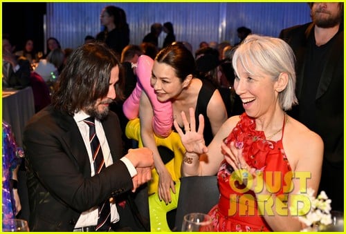 Keanu Reeves & Girlfriend Alexandra Grant Hug & Kiss at MOCA 2023 Gala ...