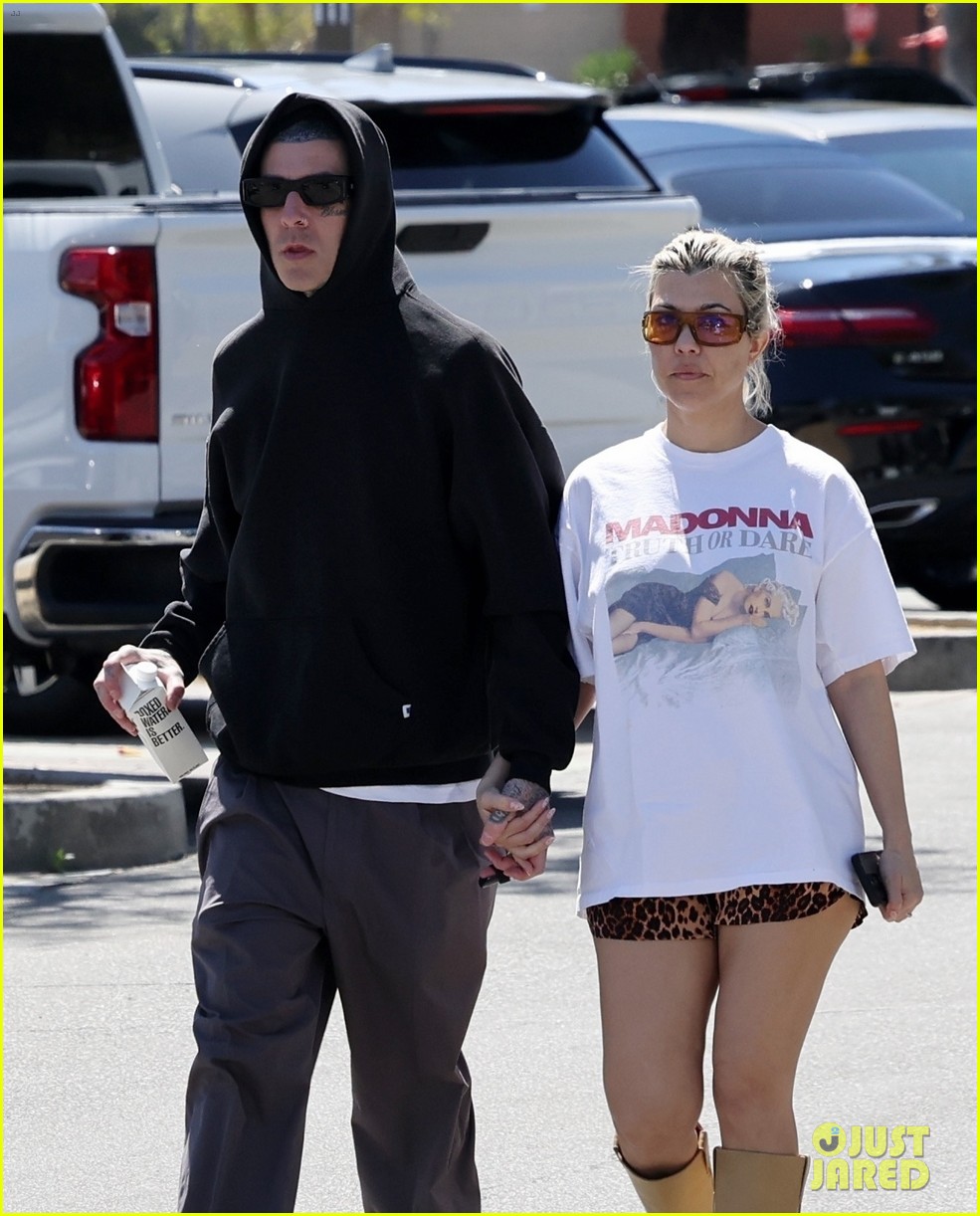 Kourtney Kardashian & Travis Barker Hold Hands While Running Errands in ...