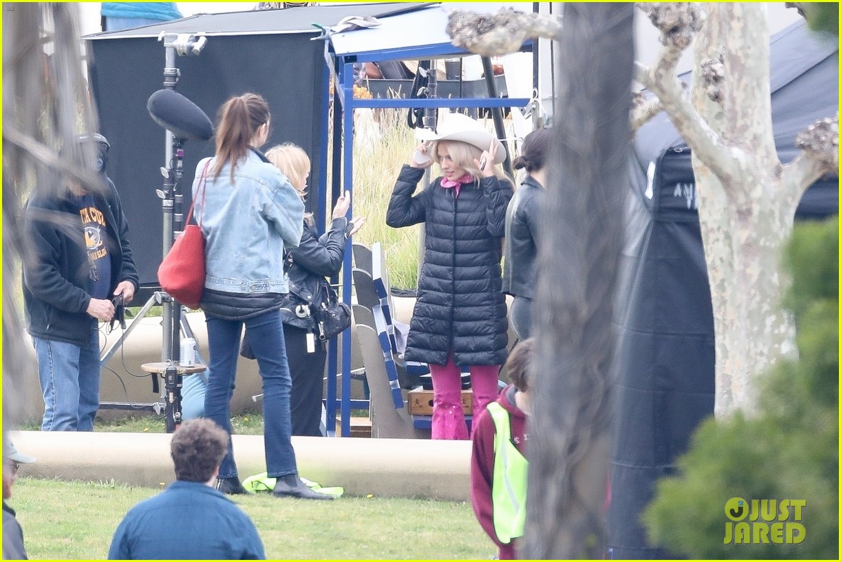 Margot Robbie Gets Back in Costume as Barbie For 'Barbie' Movie ...