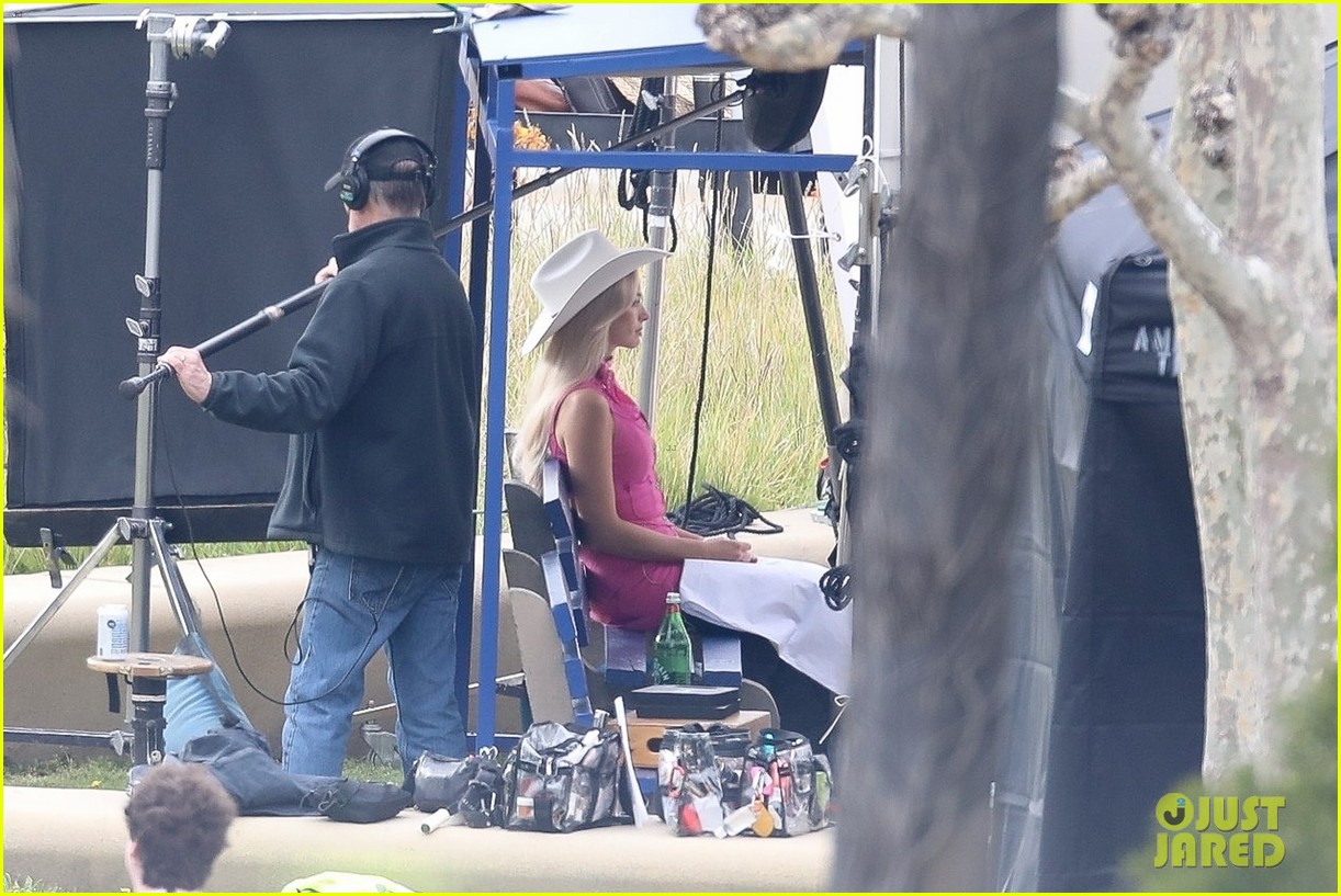 Margot Robbie Gets Back in Costume as Barbie For 'Barbie' Movie ...