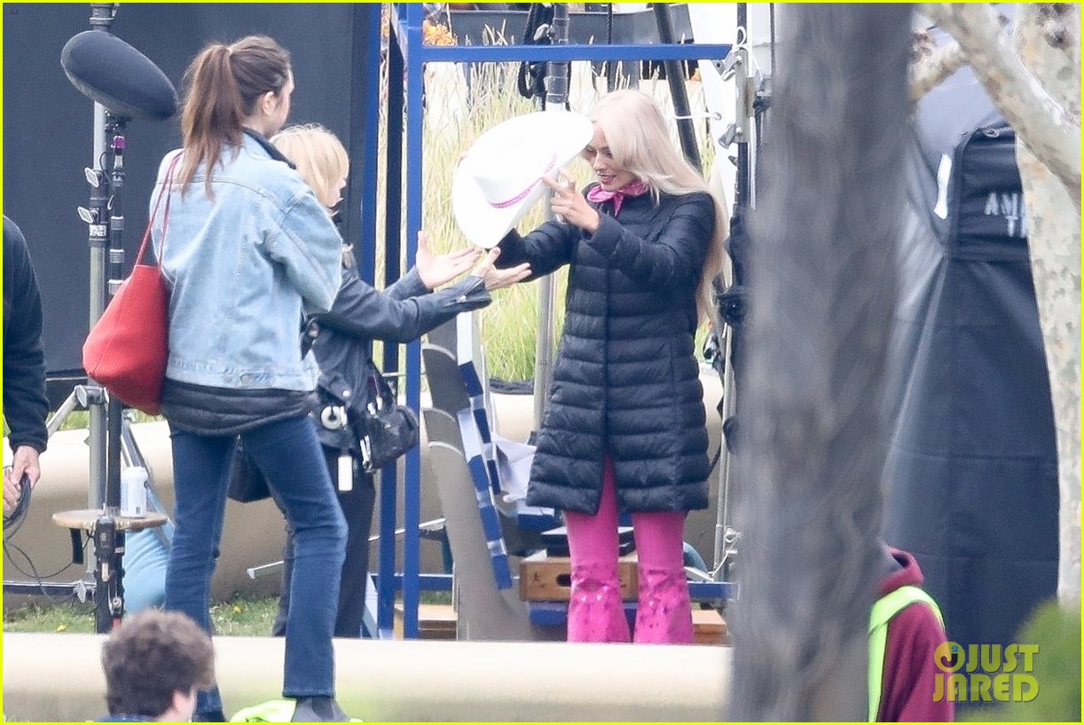 Margot Robbie Gets Back in Costume as Barbie For 'Barbie' Movie ...
