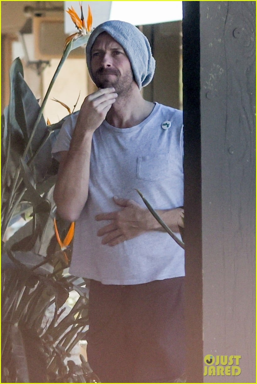 Dakota Johnson & Chris Martin Keep Close on Coffee Date in Malibu ...