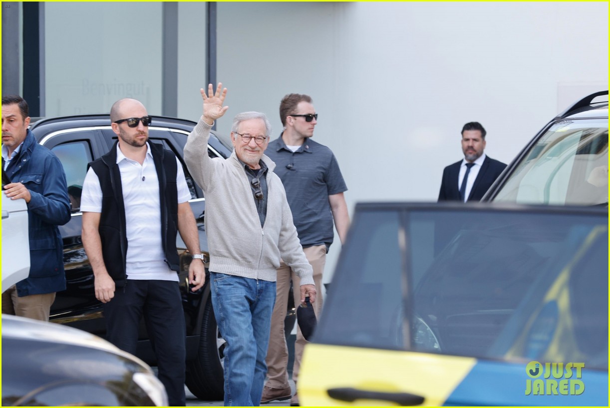 Barack & Michelle Obama Visit Montserrat Monastery in Spain While on ...