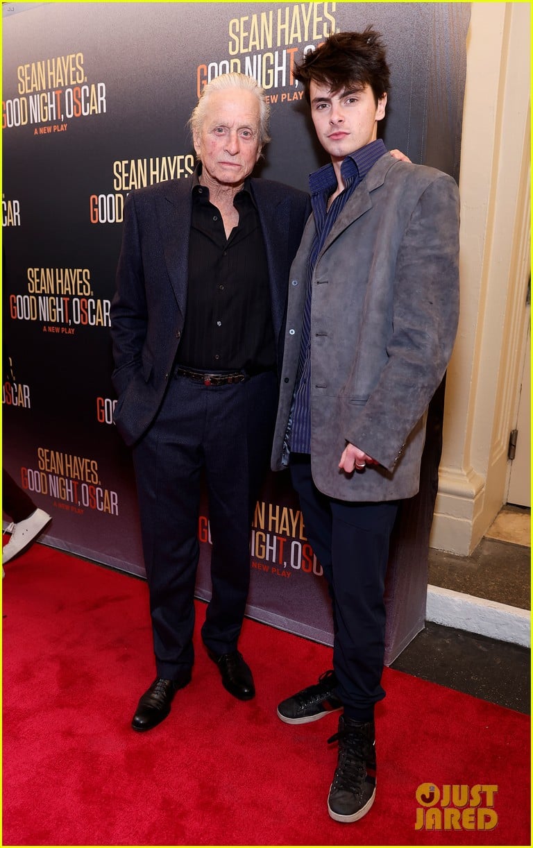 John Krasinski Joins Matt Damon, Wife Luciana, & Matthew Rhys at 'Good ...