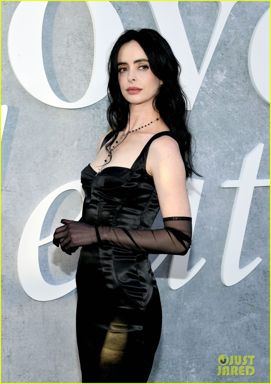 Elizabeth Olsen Goes Ravishing in Red for 'Love & Death' Premiere with ...