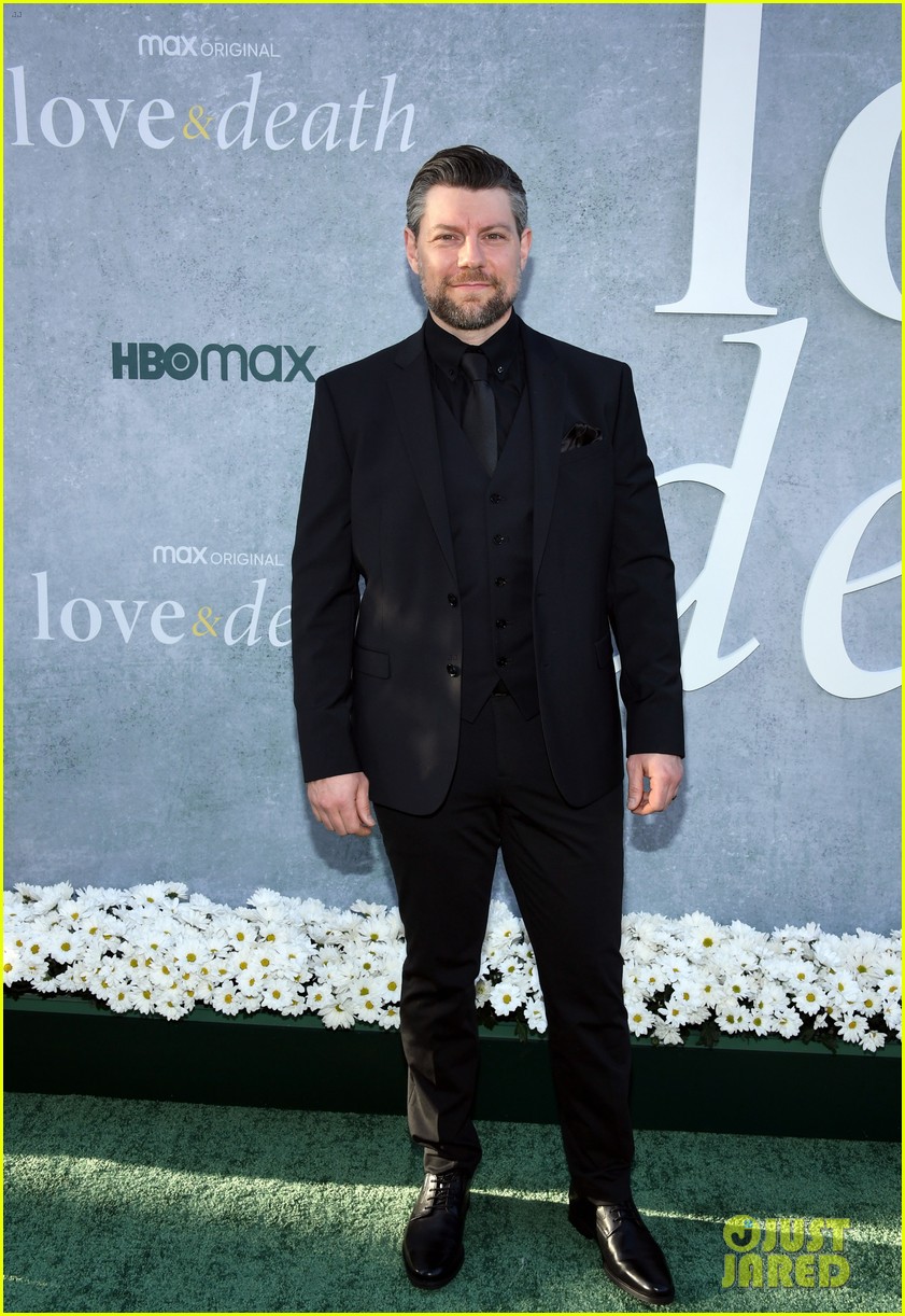 Elizabeth Olsen Goes Ravishing in Red for 'Love & Death' Premiere with ...