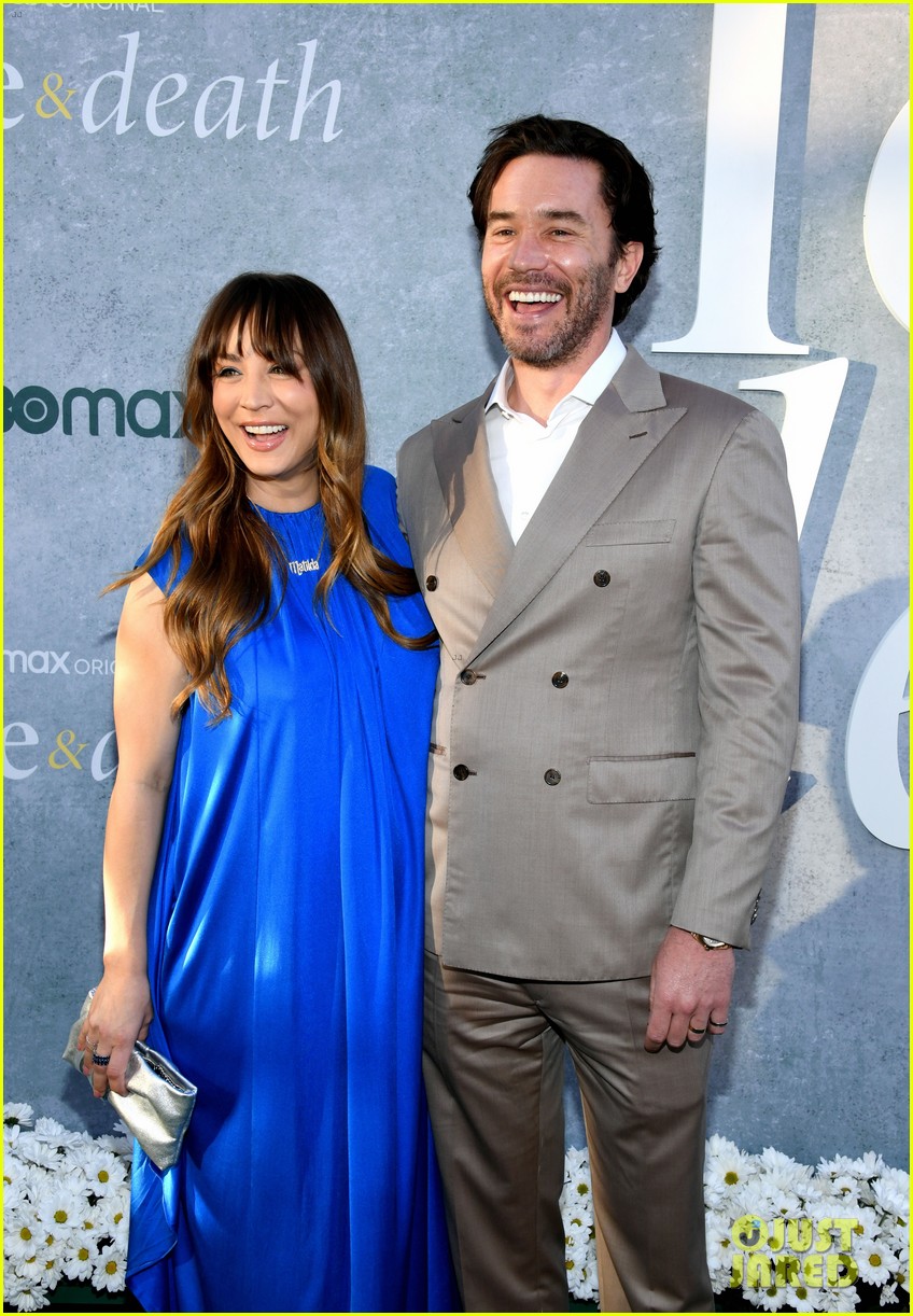 Elizabeth Olsen Goes Ravishing in Red for 'Love & Death' Premiere with ...